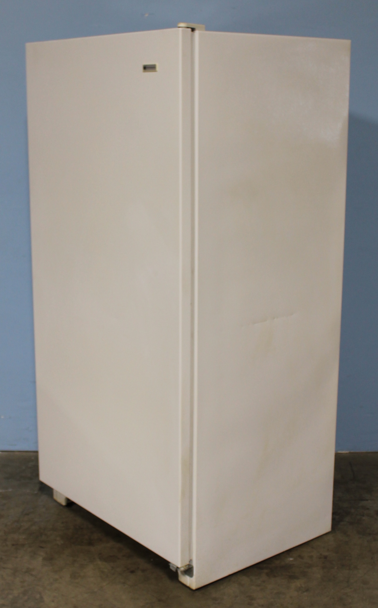White-Westinghouse -20 Upright Freezer Model MFU17M3BW3