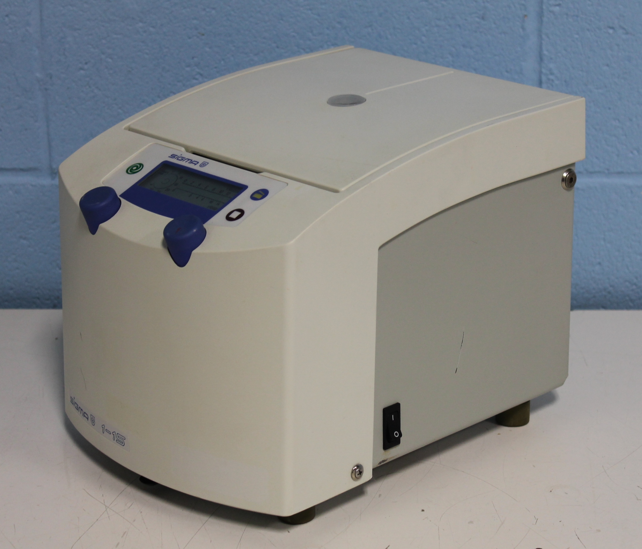 Sigma 1-15 Microfuge with Angle Rotor