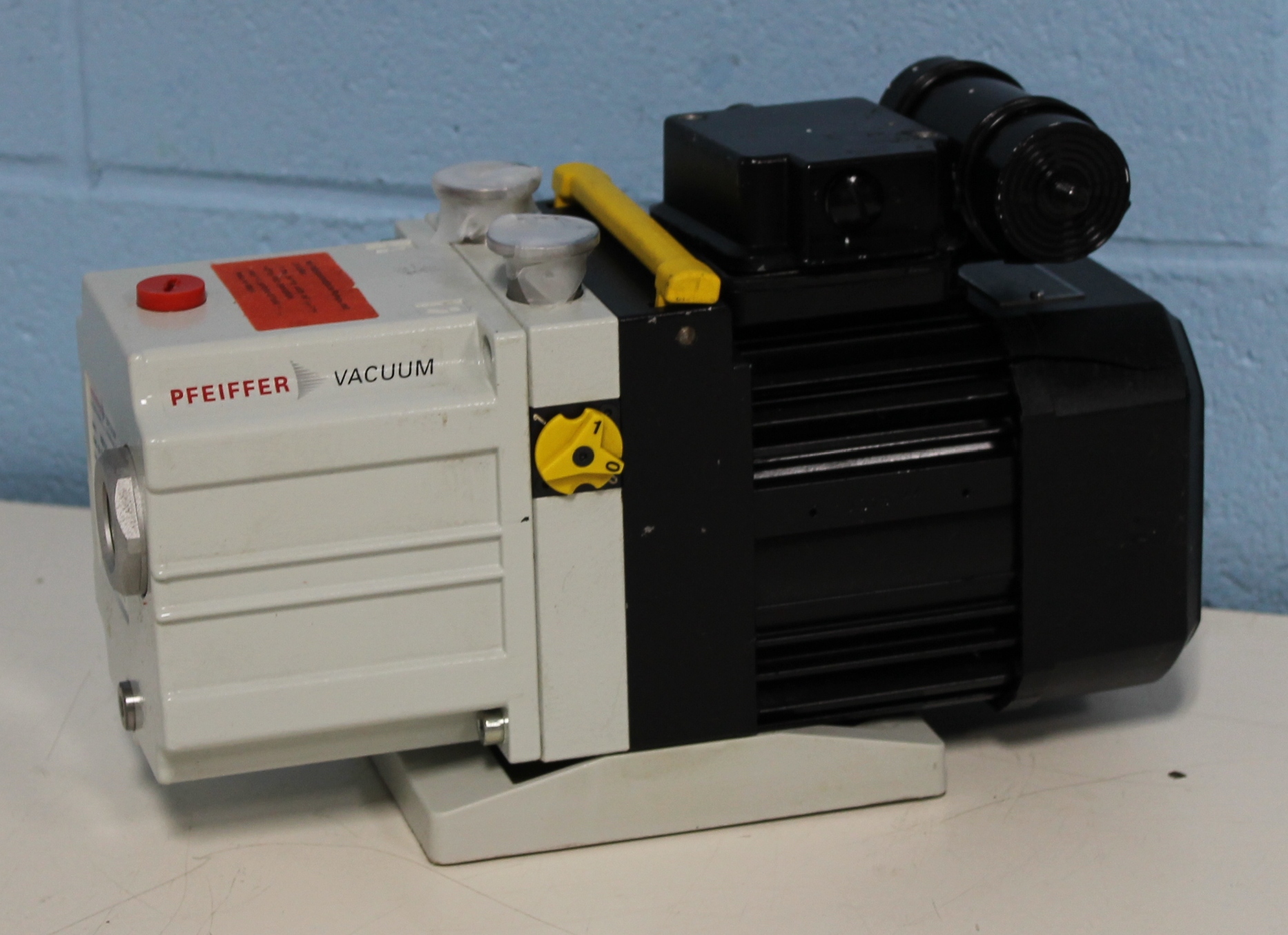 Pfeiffer Vacuum 2.5 DUO Dual Stage Rotary Vane Vacuum Pump