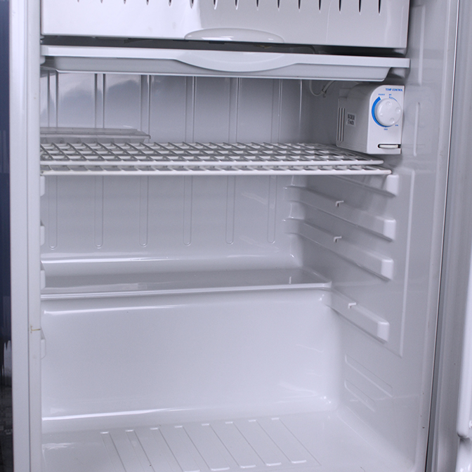 General Electric Spacemaker Compact Refrigerator Model GMR06AAPAWW