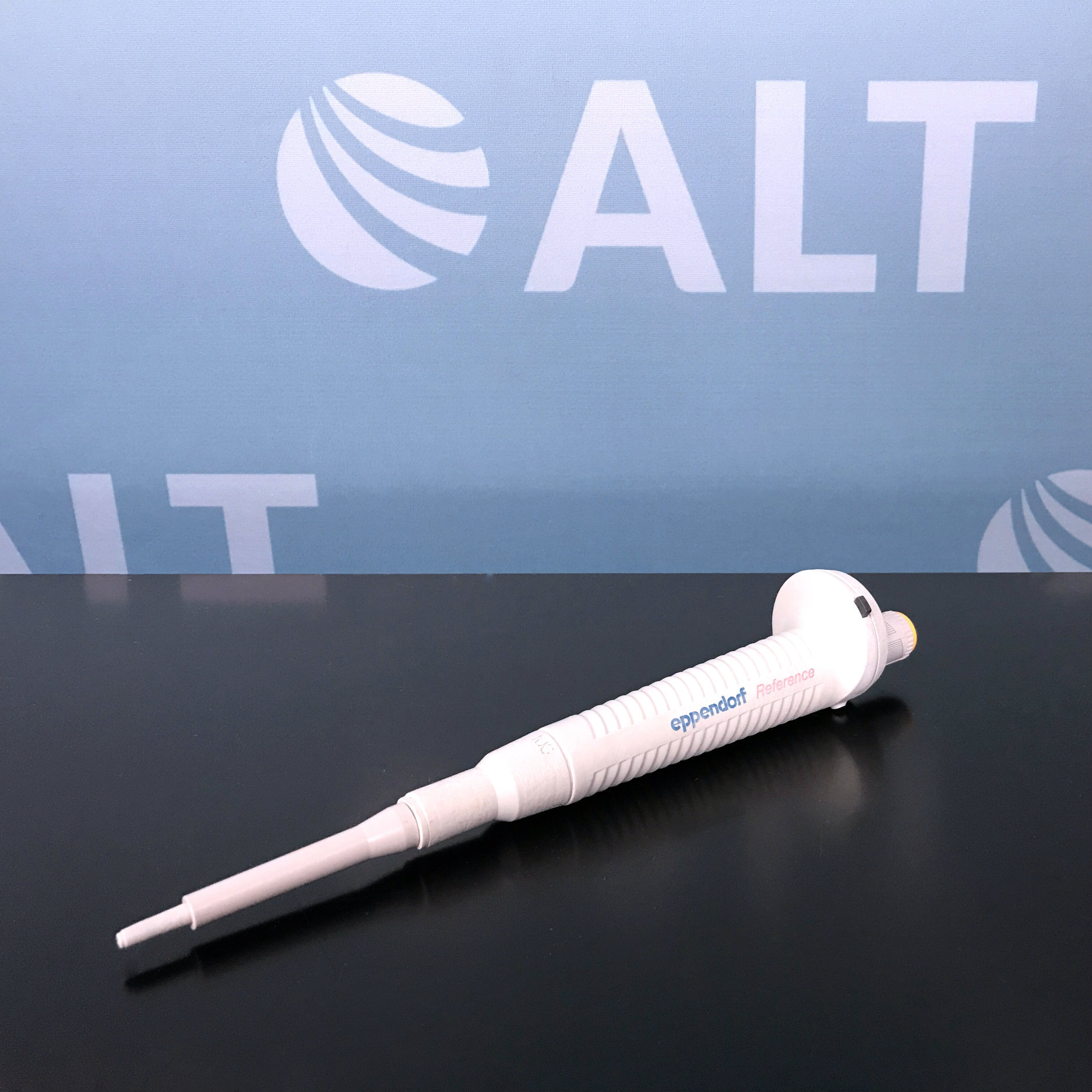 Eppendorf Reference 10-100uL Adjustable-volume Pipette