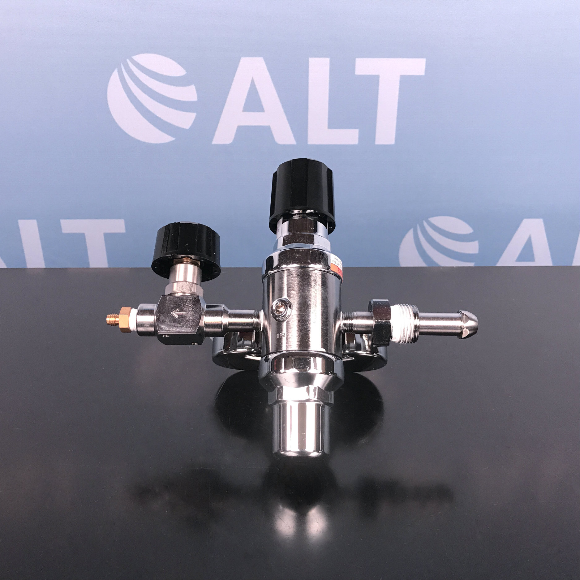 RESTEK 21667 Dual-Stage Ultra-High Purity Chrome-Plated Brass Gas Regulator
