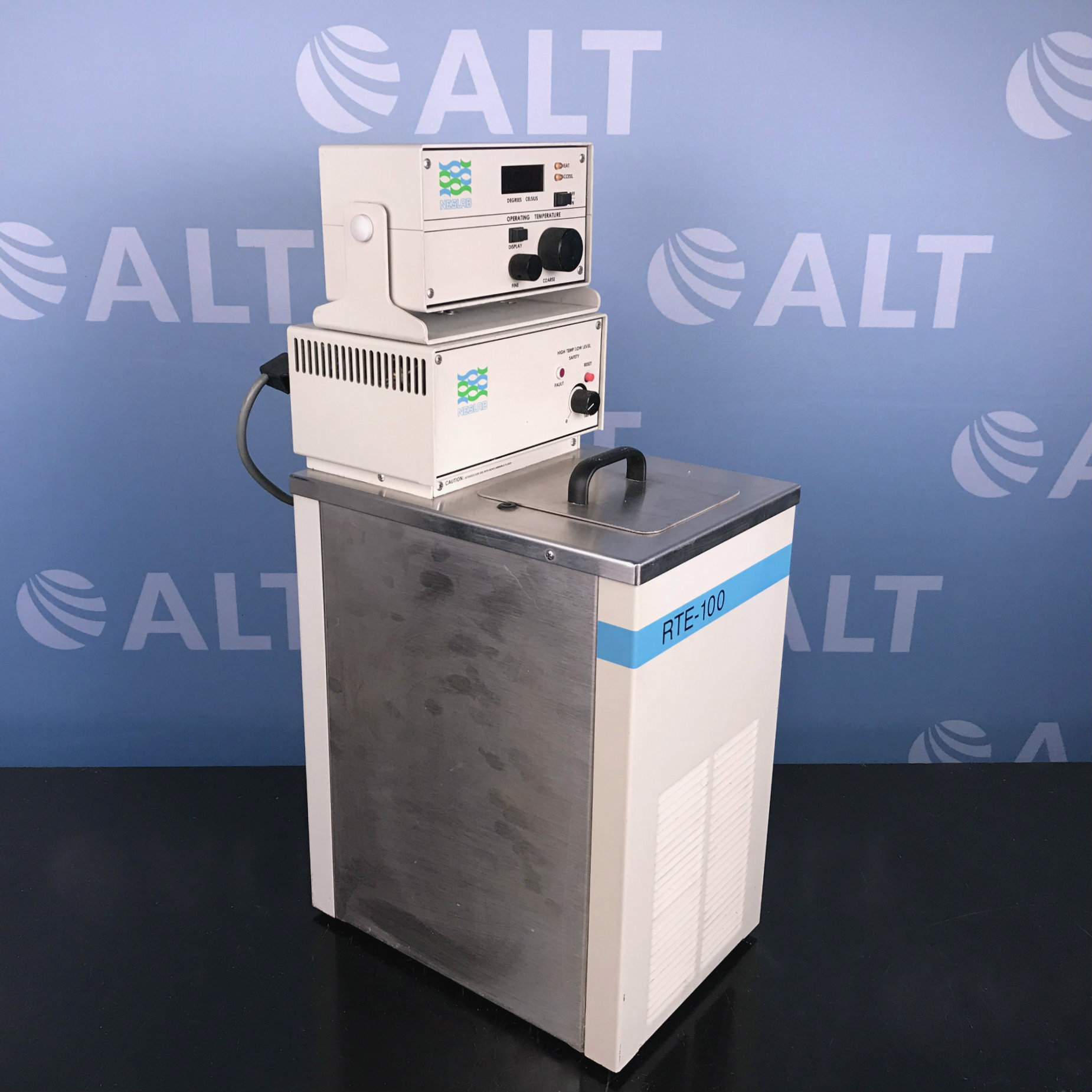 Neslab RTE-100 Refrigerated Circulator