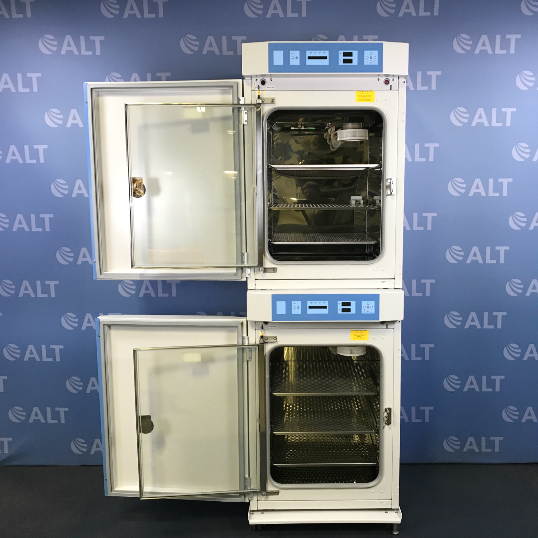 Thermo Scientific Series 8000 Dual Stack Water-Jacketed CO2 Incubator ...