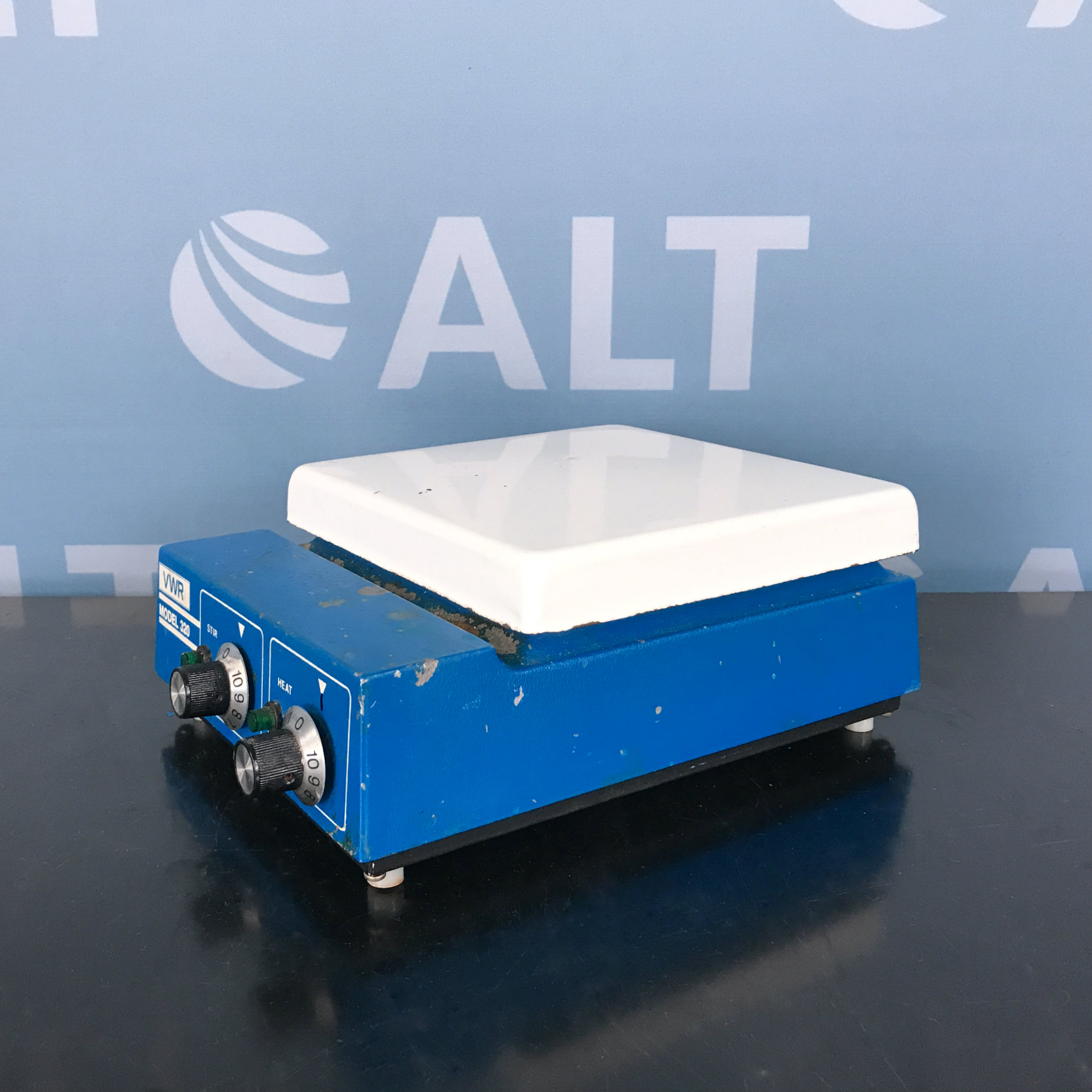 VWR Scientific Model 320 Hot Plate Stirrer