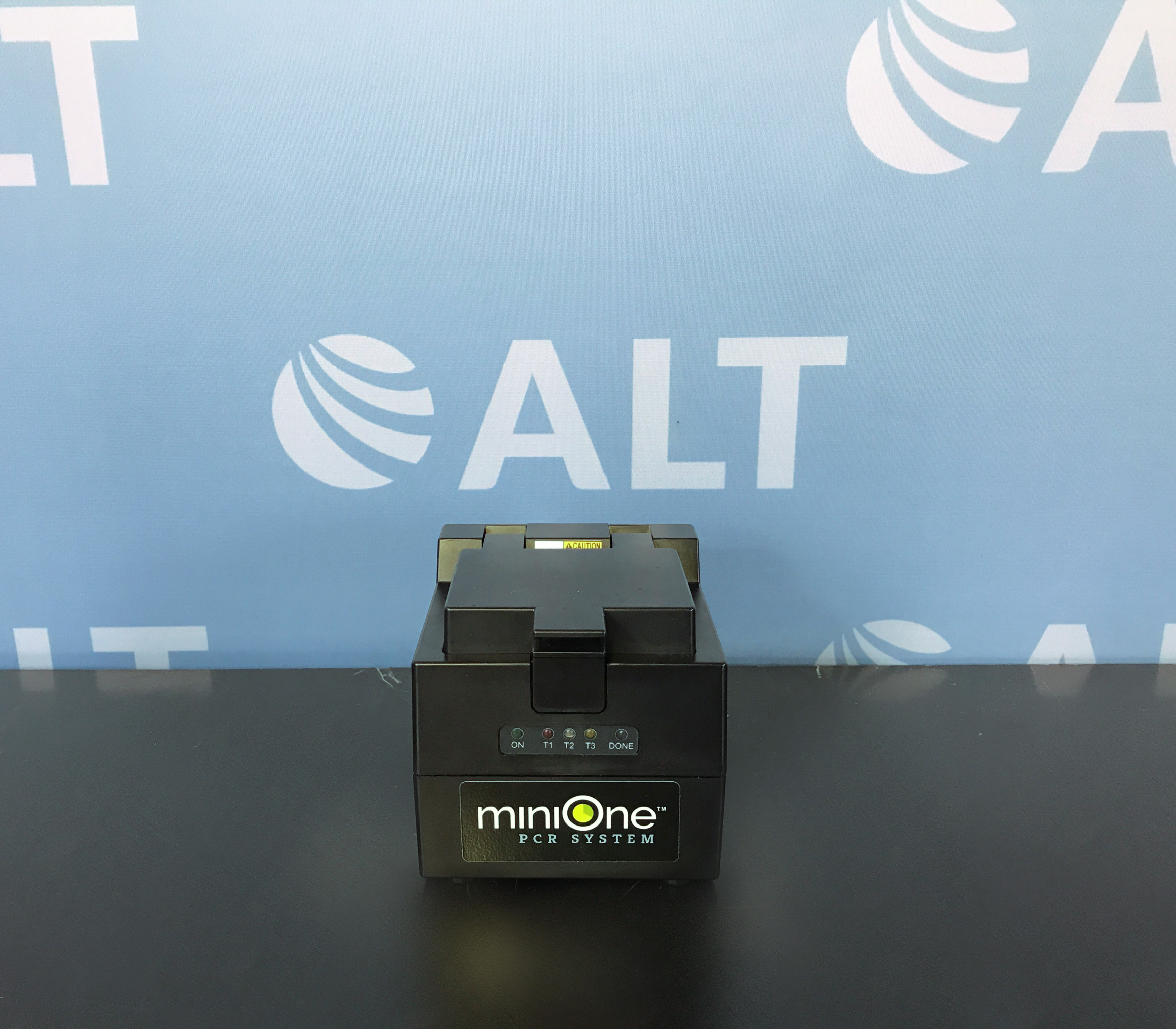 MiniOne The MiniOne M4000 PCR System