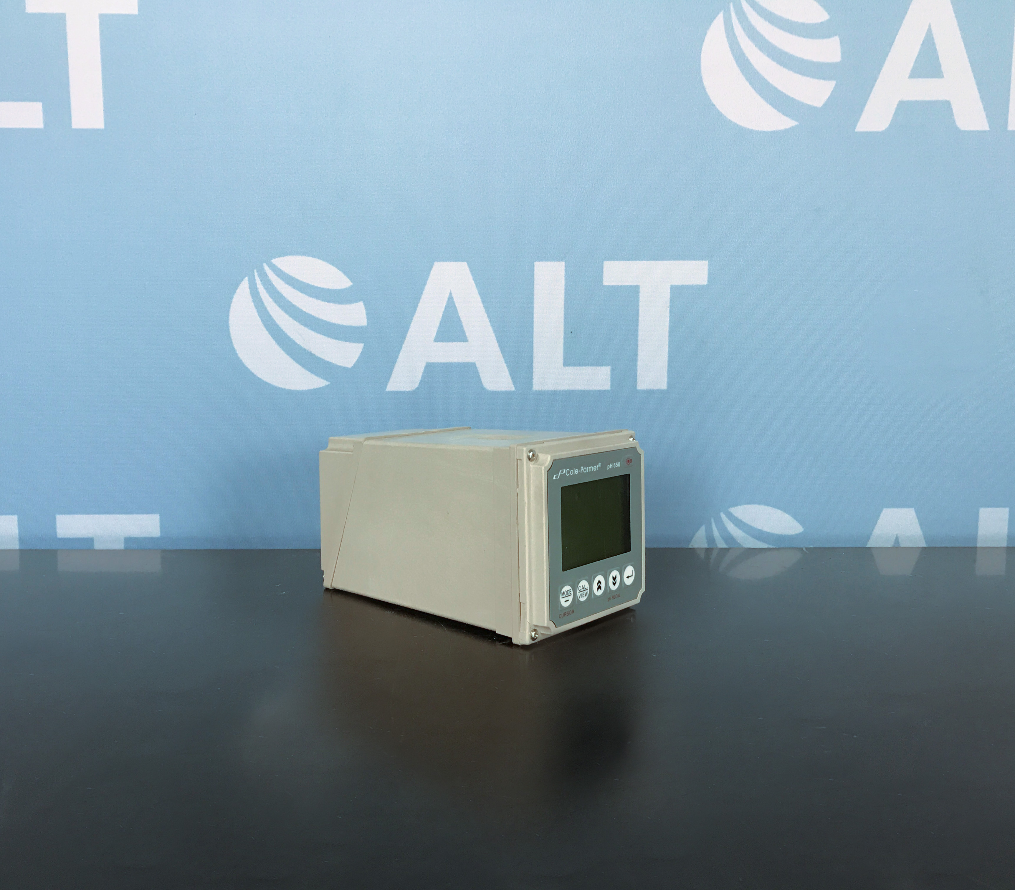 Cole-Parmer 550 pH/Temperature 1/4-DIN Controller