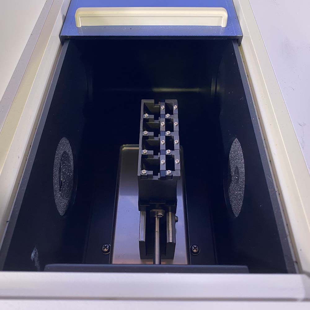 Hitachi U-1900 Spectrophotometer
