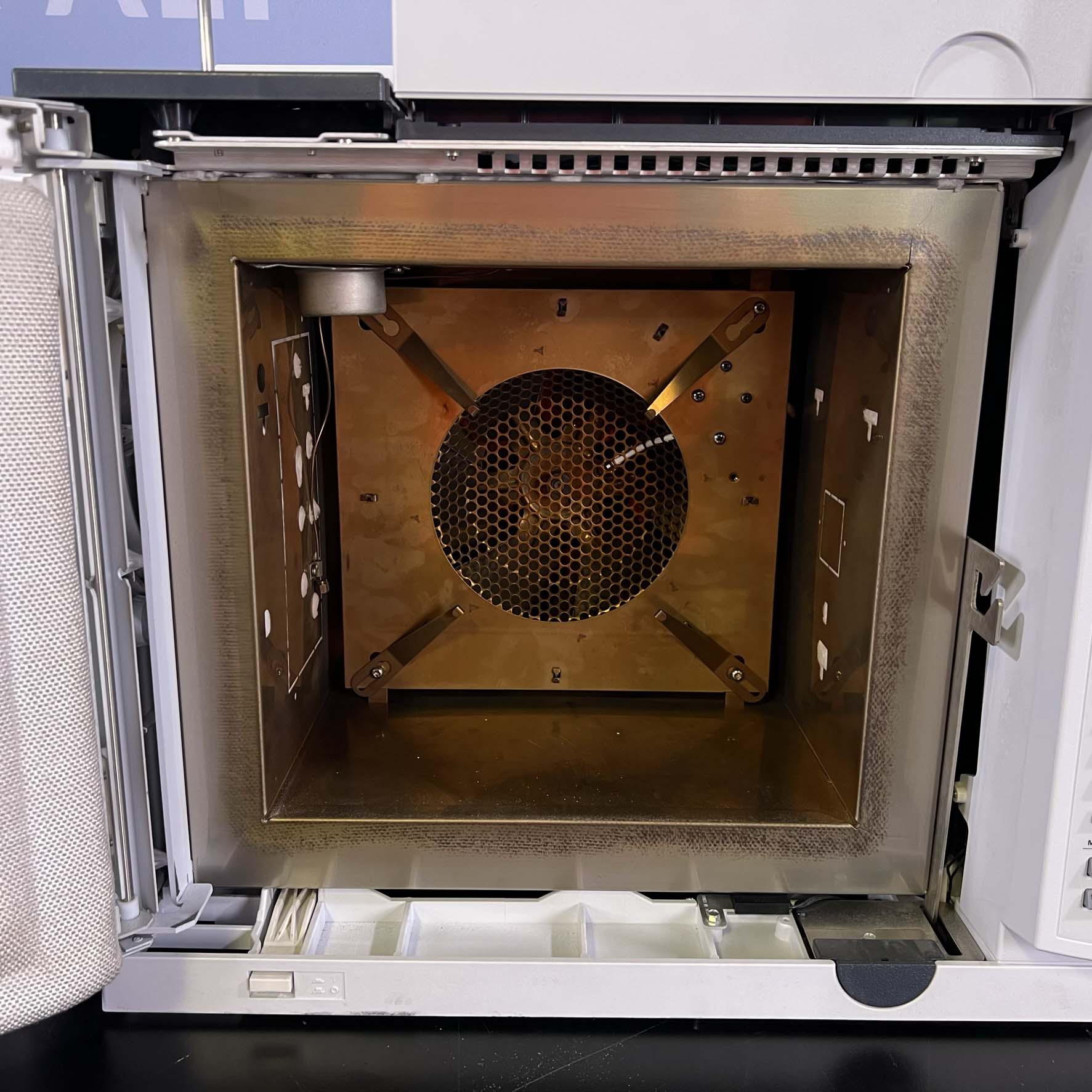 Agilent 7890A Gas Chromatograph With 5975C Inert Mass Selective ...