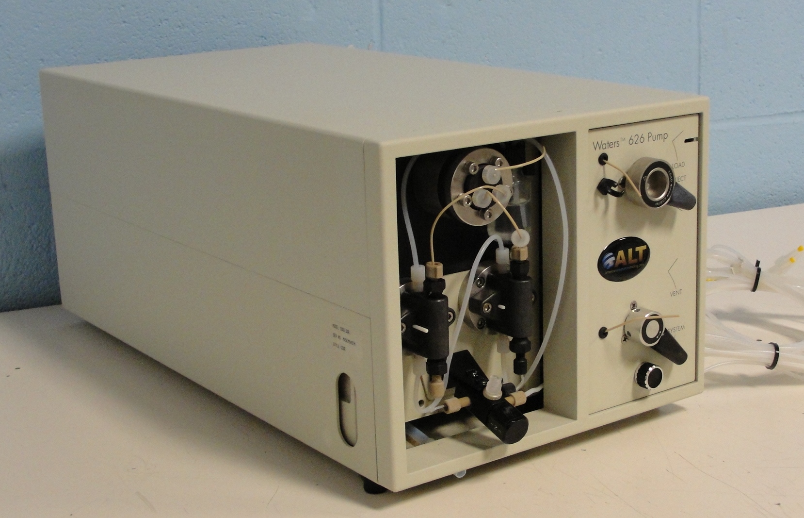 Waters 626 HPLC MultiSolvent Quaternary Delivery Pump