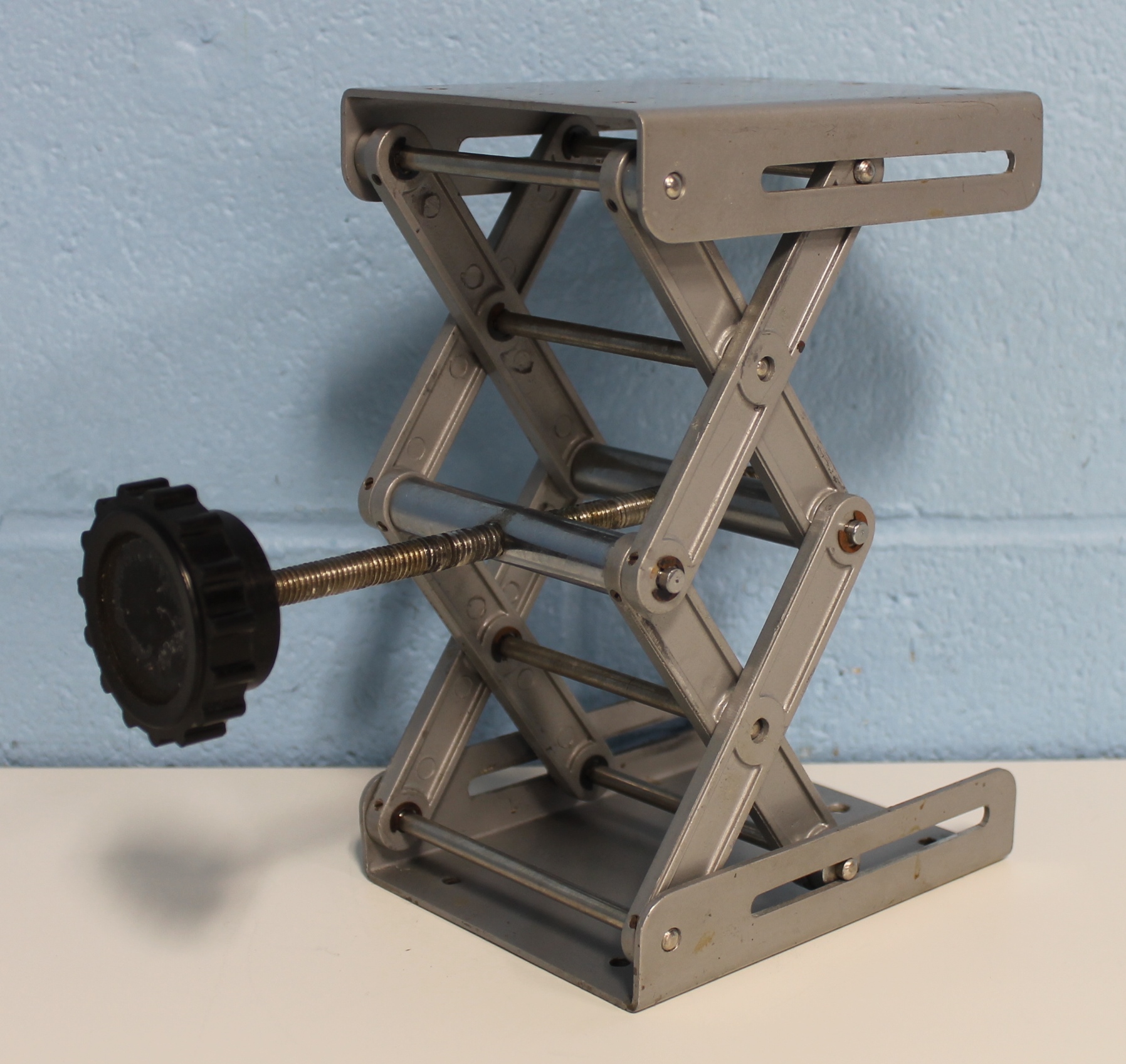 VWR Scientific 6" x 4" Support Jack - ALT | American Laboratory Trading