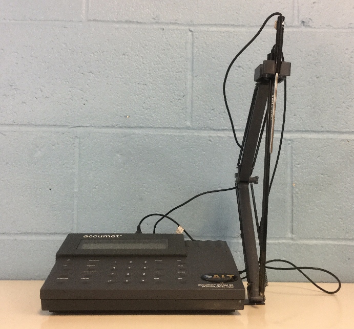 Cole-Parmer accumet Model 20 pH/Conductivity Meter