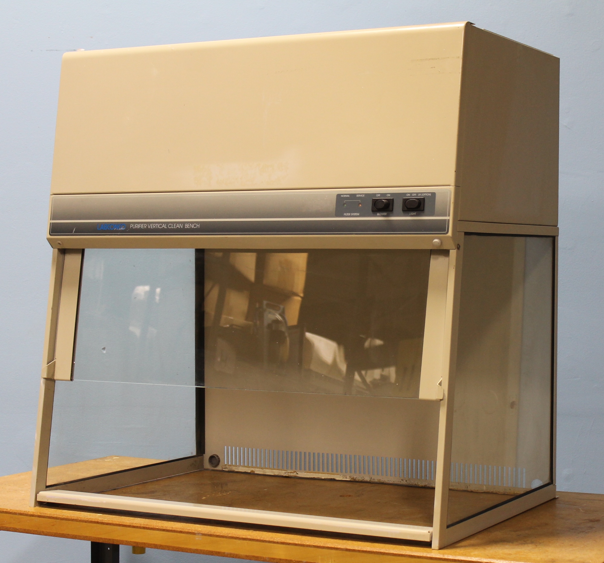 Labconco Purifier Vertical Clean Bench CAT No. 37500-01