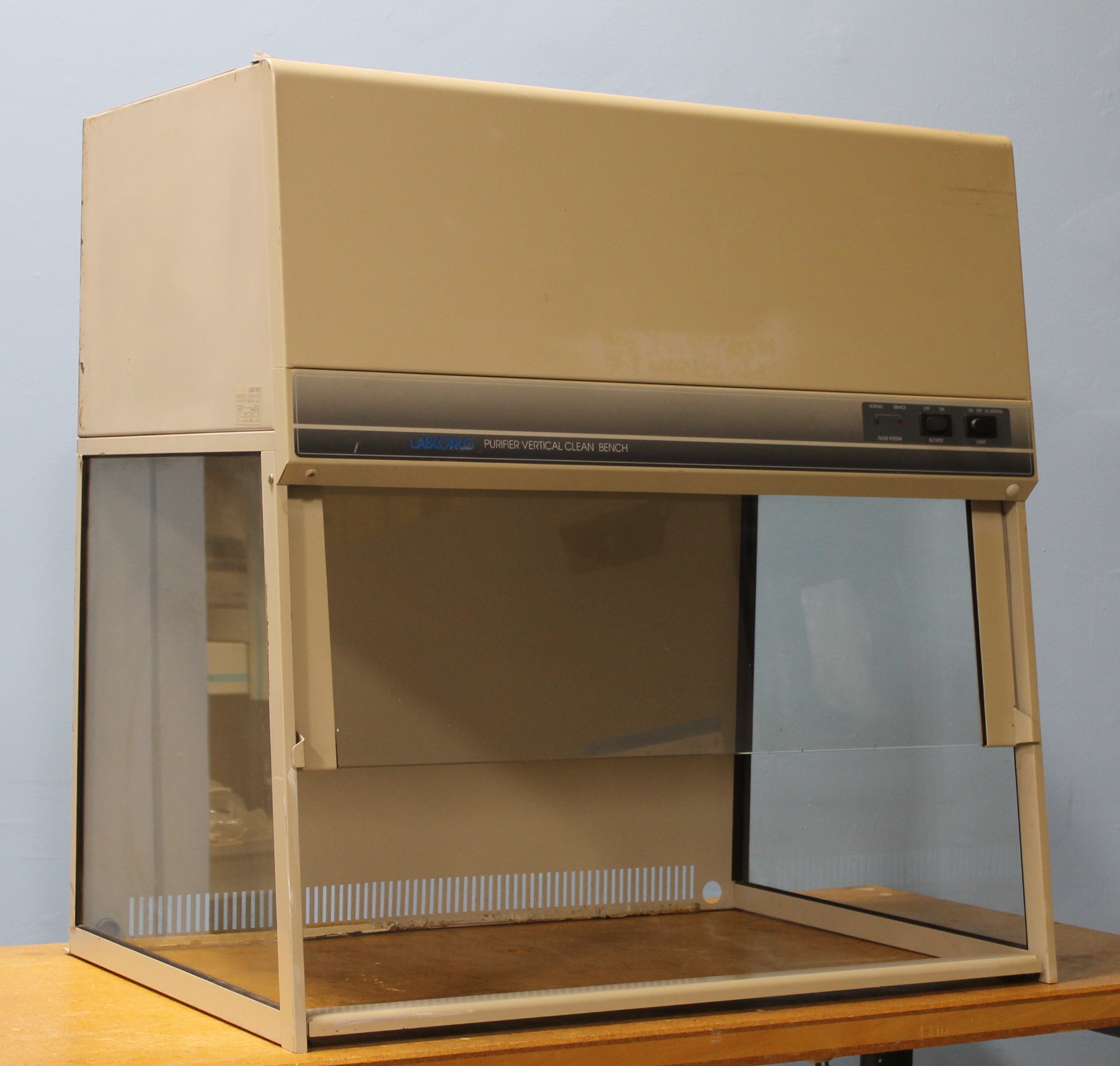 Labconco Purifier Vertical Clean Bench CAT No. 37500-01