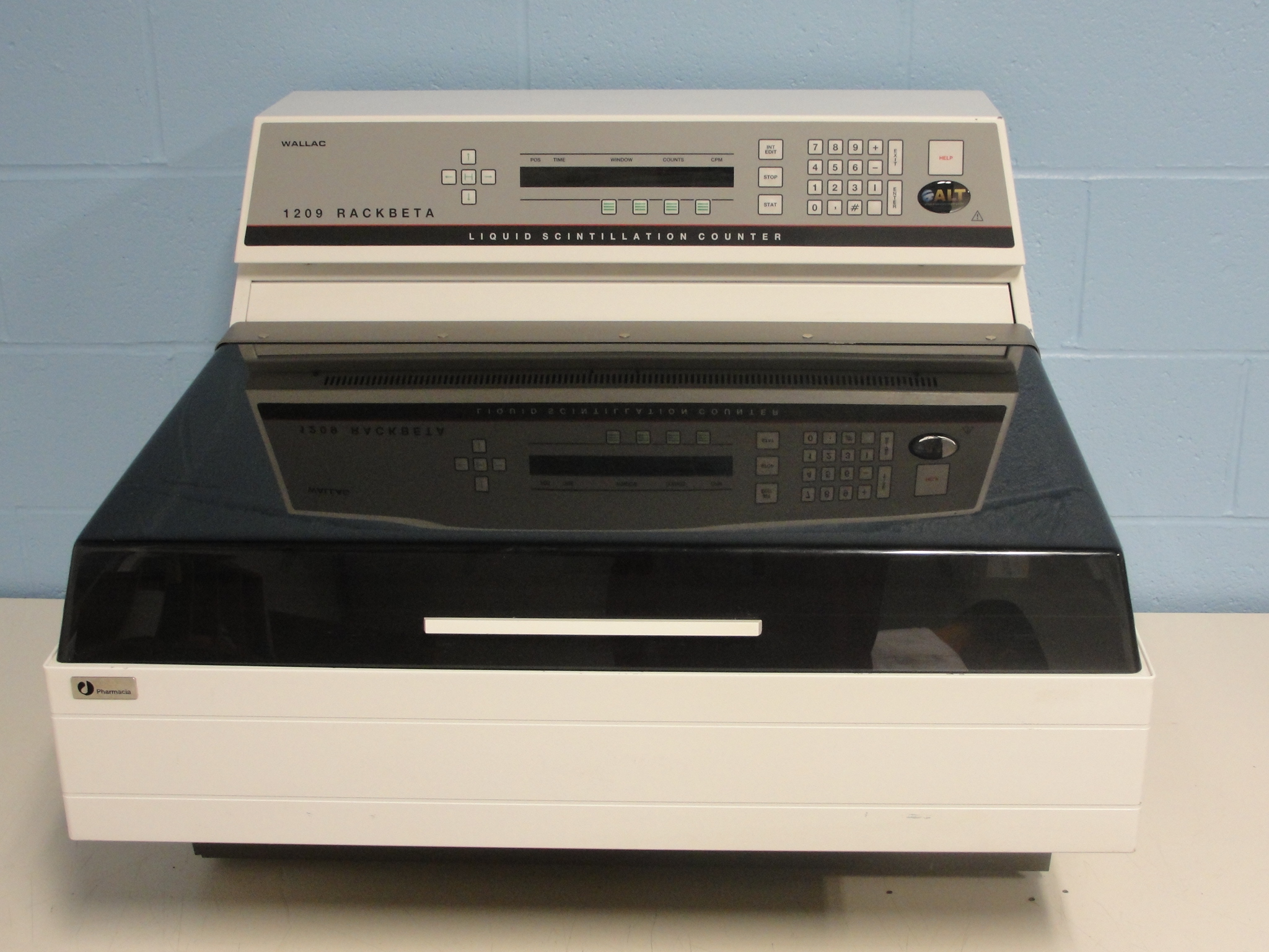 Pharmacia Rackbeta 1209-015 Liquid Scintillation Counter
